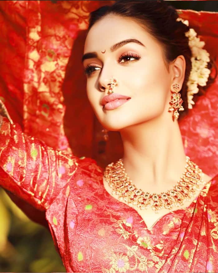 Divya Agarwal Turns Into A Traditional Marathi Mulgi For Ganesh ...