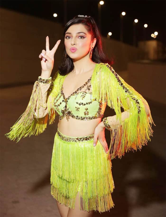 Divya Khosla Kumar Dazzles in Neon Embellished Blouse And Matching ...
