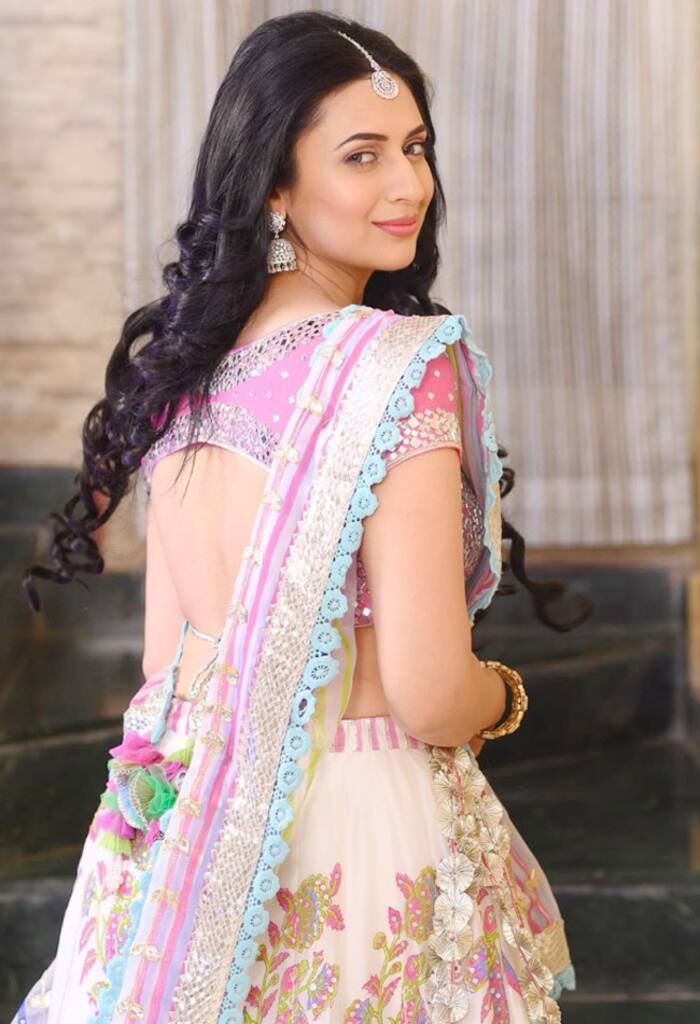 Divyanka Tripathi Looks Jaw dropping Gorgeous in Lehenga Look