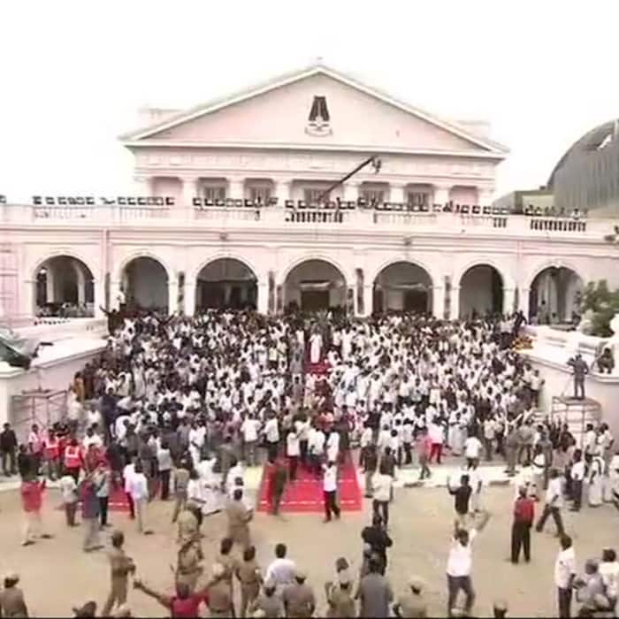 RIP M Karunanidhi: Huge Gathering at Rajaji Hall For Last Rites