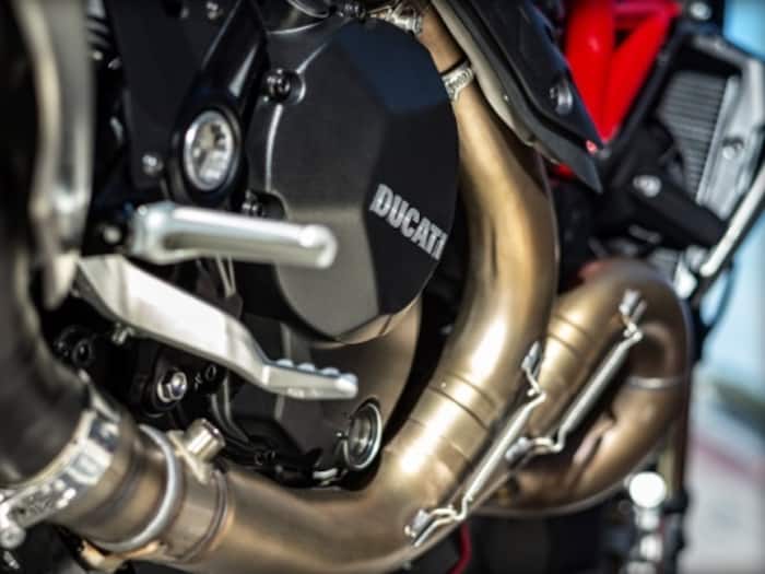 Ducati Monster 1200 R Photo Gallery img4