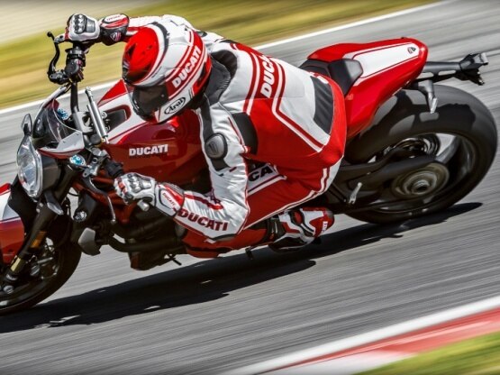 Ducati Monster 1200 R Photo Gallery img15