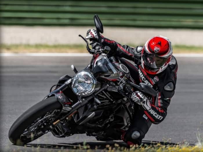 Ducati Monster 1200 R Photo Gallery img4