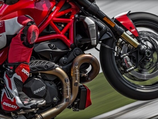 Ducati Monster 1200 R Photo Gallery img15
