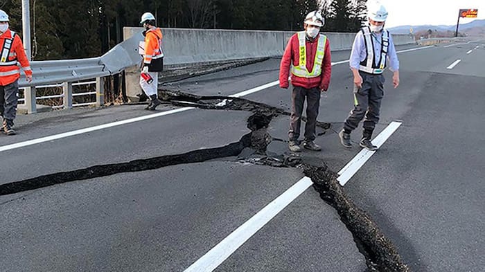 Powerful Earthquake of 7.4 Magnitude Shakes Japan, Killing 4, Injuring ...