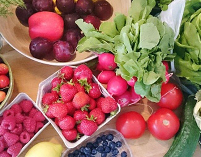 Eat healthy and balanced diet to cure PCOS