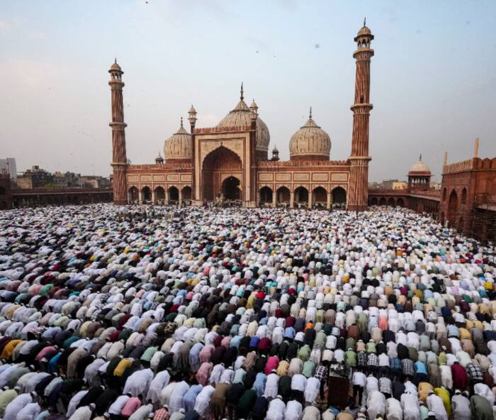 Eid al-Fitr celebrations Across India – in pictures