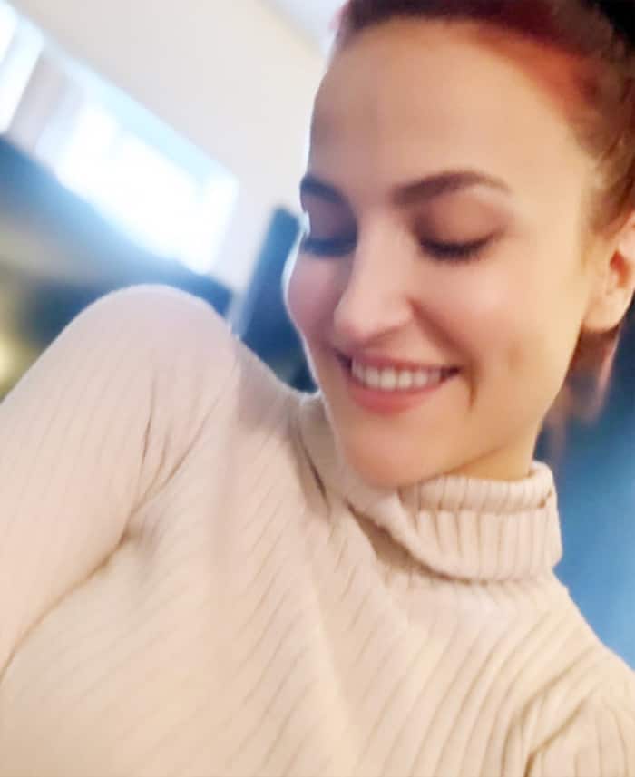 Elisabet Elli AvRam's Messy Morning Avatar