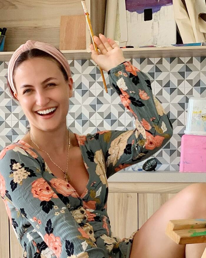 Elli Avrram Shows Off Her Flawless Body In Her New Beach Vacay Pictures