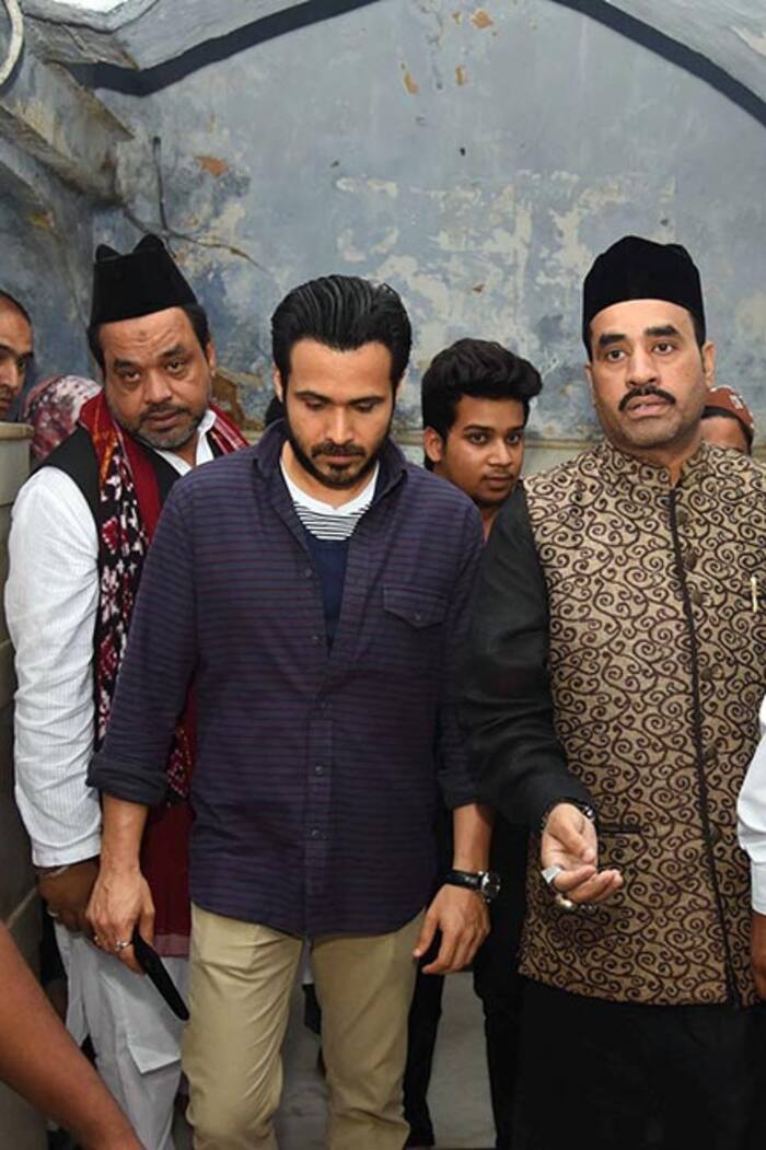 ‘Azhar’ promotion: Mohammad Azharuddin and Emraan Hashmi pray at Hazrat ...