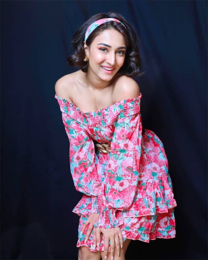 Erica Fernandes is a Walking Garden in Floral Pink Dress With Belt| See ...