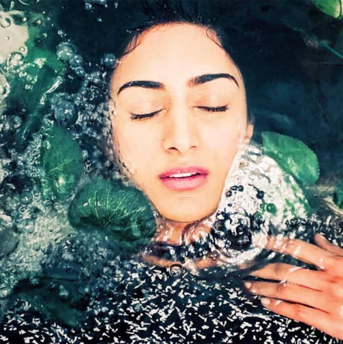 Erica Fernandes flashed her million dollar smile