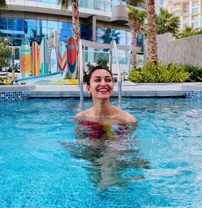 9 Swoon-Worthy Pictures of Erica Fernandes Make Winters Super Hot