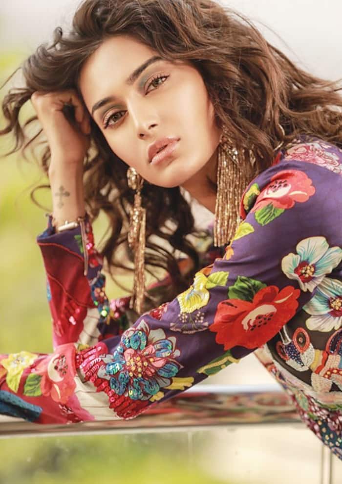 Erica Fernandes flaunts her stylish avatar in new photoshoot