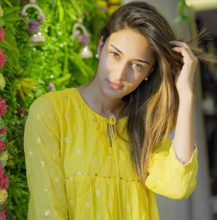 Erica Fernandes’s Stunning Pictures On Instagram Set Internet On Fire