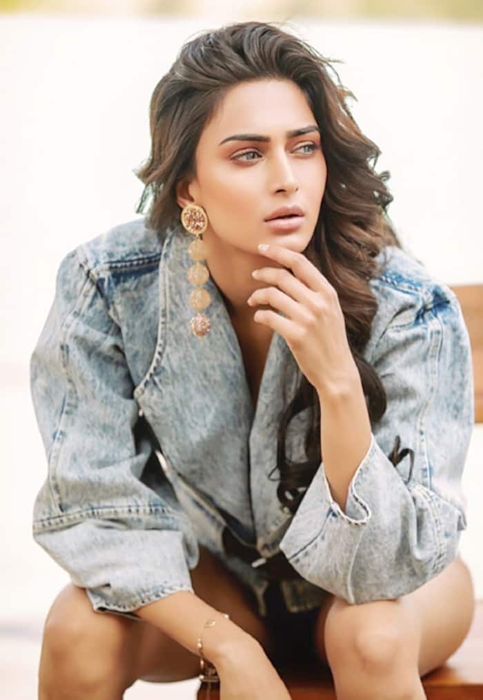 Erica Fernandes Raises The Oomph in Blue Monokini, Shares Sultry Photos ...