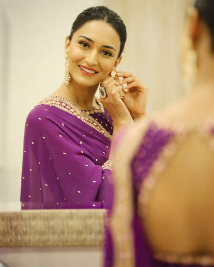Erica Fernandes Looks Drop Dead Gorgeous in The Most Festive Purple ...