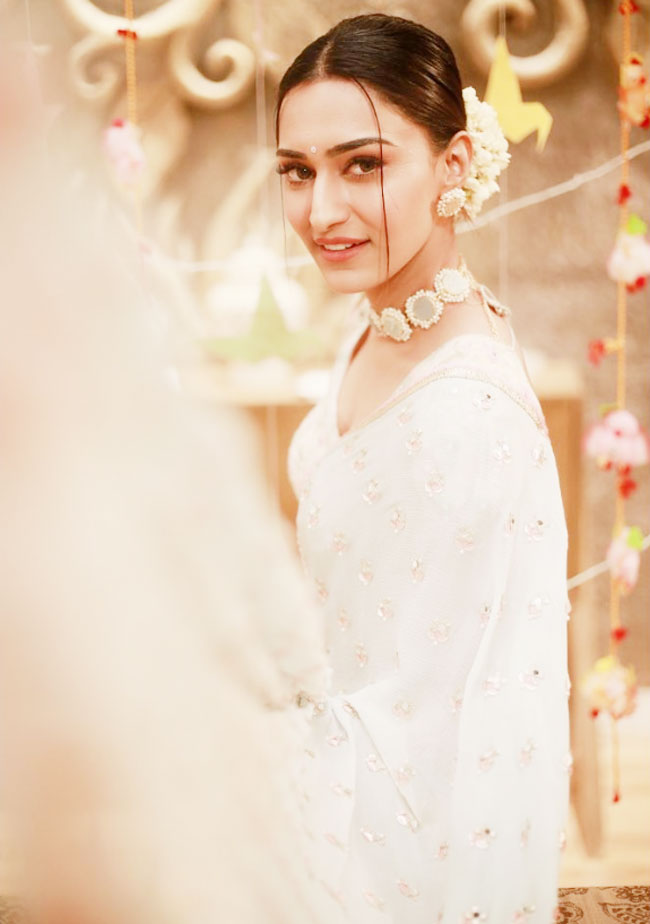 Erica Fernandes Is a Vision To Behold