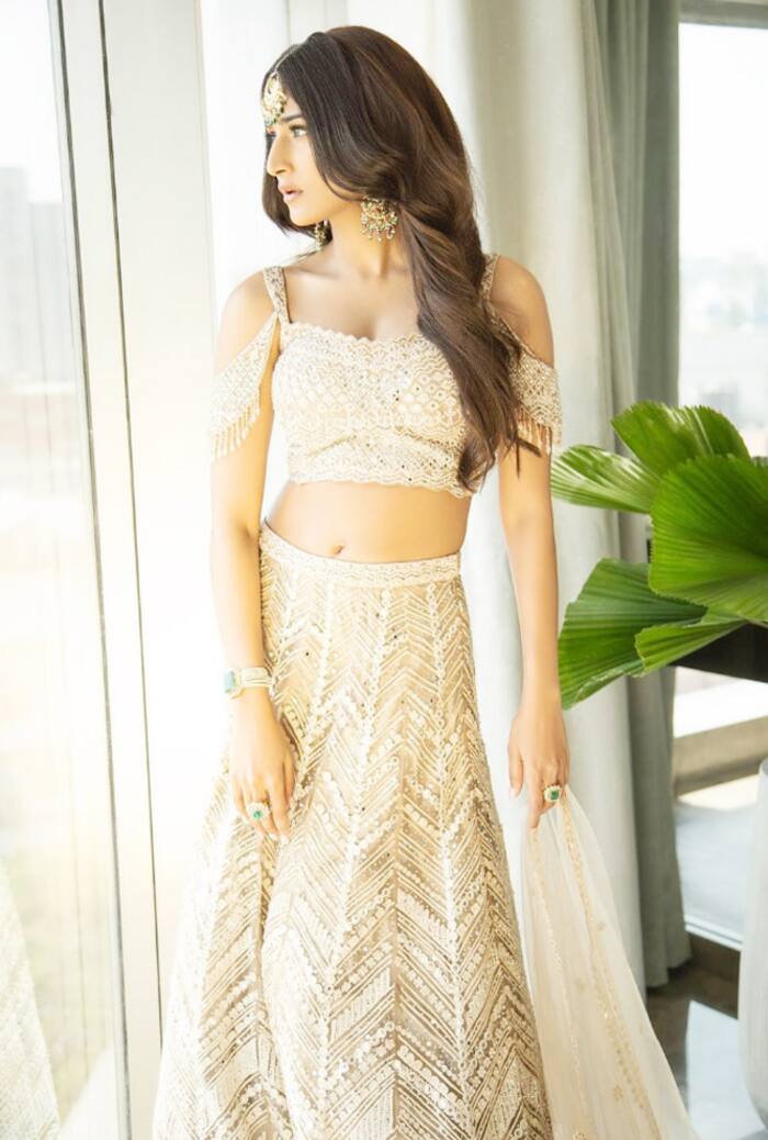 Erica Fernandes Makes Jaws Drop in Her Latest Photoshoot For a Magazine ...