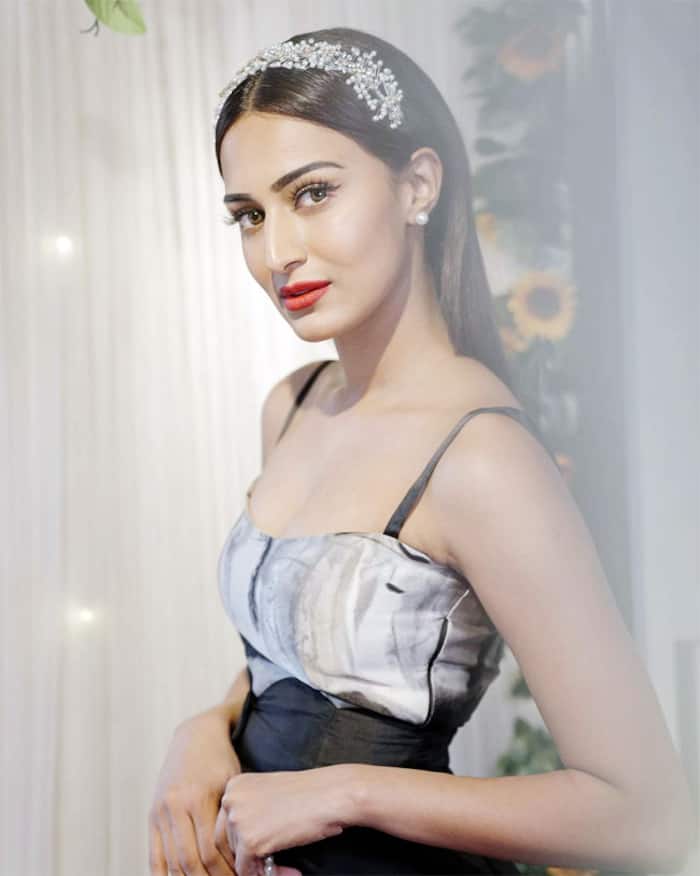 Erica Fernandes Looks Chic as She Brings Back Old World Hollywood Glam ...