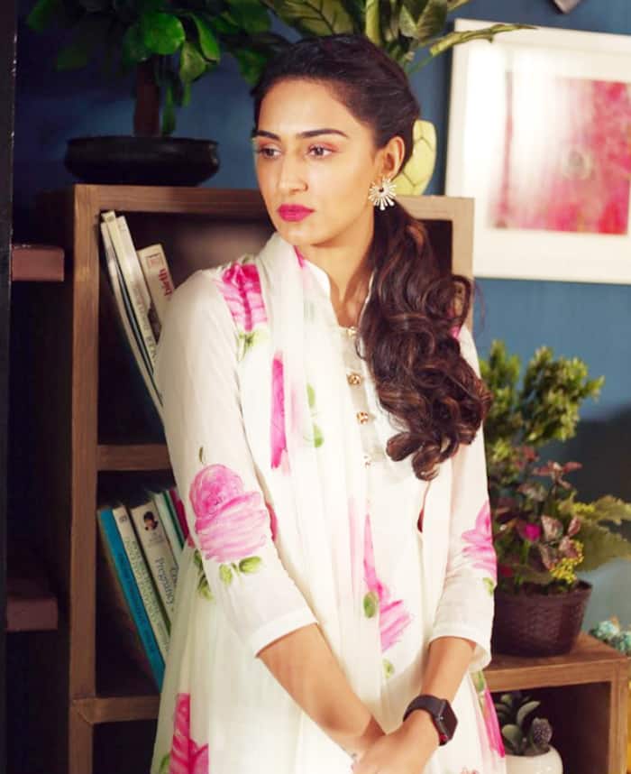Erica Fernandes Gives Ethnic Goals in Breezy Indian Wear – See Outfit ...