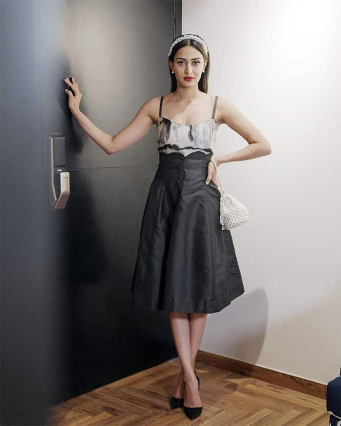 Erica Fernandes Looks Chic as She Brings Back Old World Hollywood Glam ...