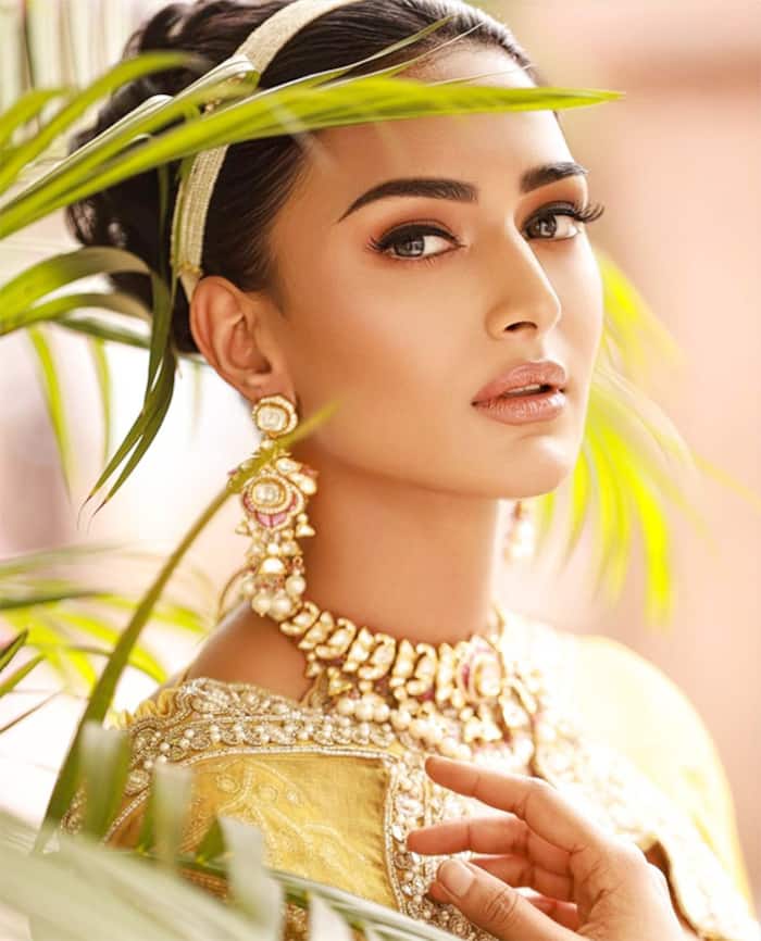 Erica Fernandes Is A Sight To Behold In Bright Yellow Lehenga-Choli Set ...