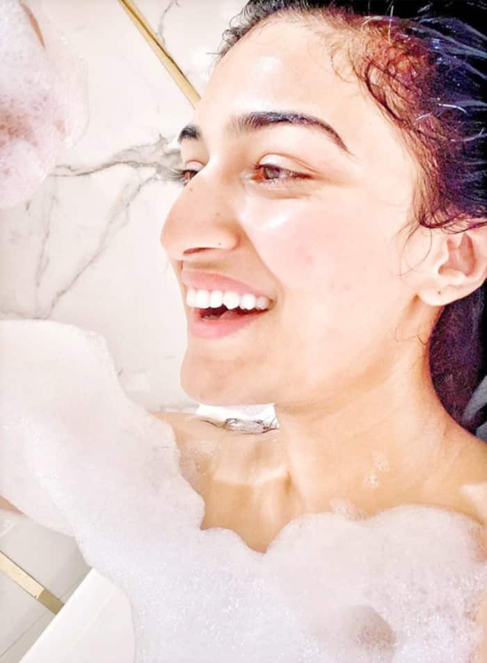 Kasautii Zindagii Kay 2 Star Erica Fernandes' Latest Bold Pictures ...