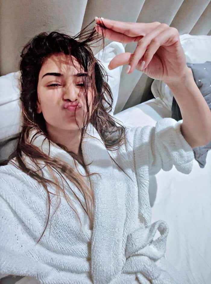 Erica Fernandes' sizzling look