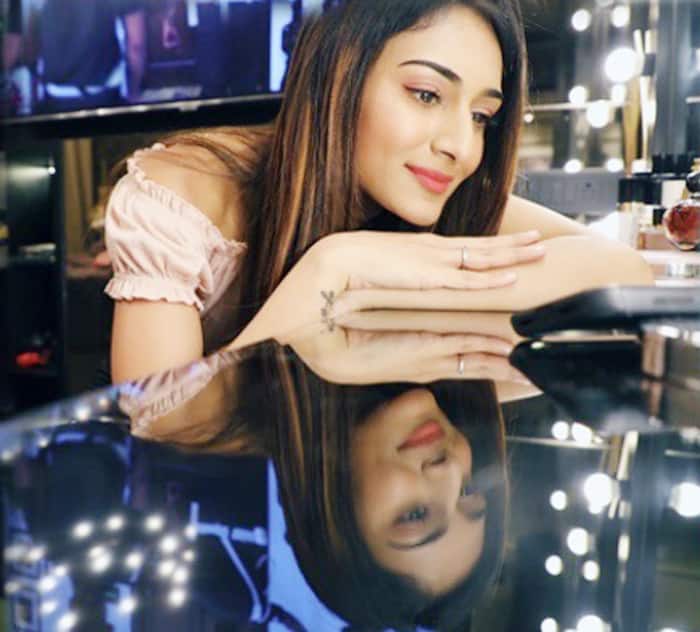 Erica Fernandes Treats Fans With Sultry And Hot Pictures in Lockdown