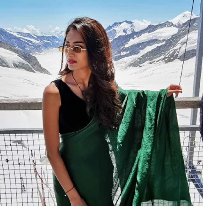 Erica Fernandes captivates millions of hearts for her role of Prerna ...