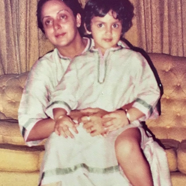 Esha Deol imitating mom Hema Malini’s style from the 80s