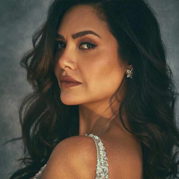 Esha Gupta Sets Internet Abuzz in Sequin Embellished Gown With Thigh ...