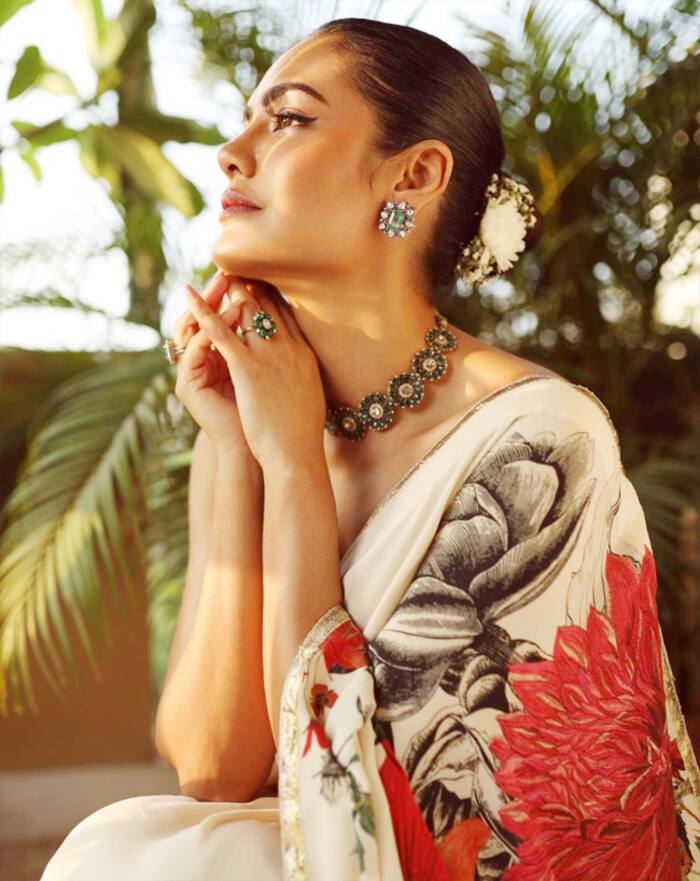 Esha Gupta is The Definition of Resplendent in a White Floral Saree ...