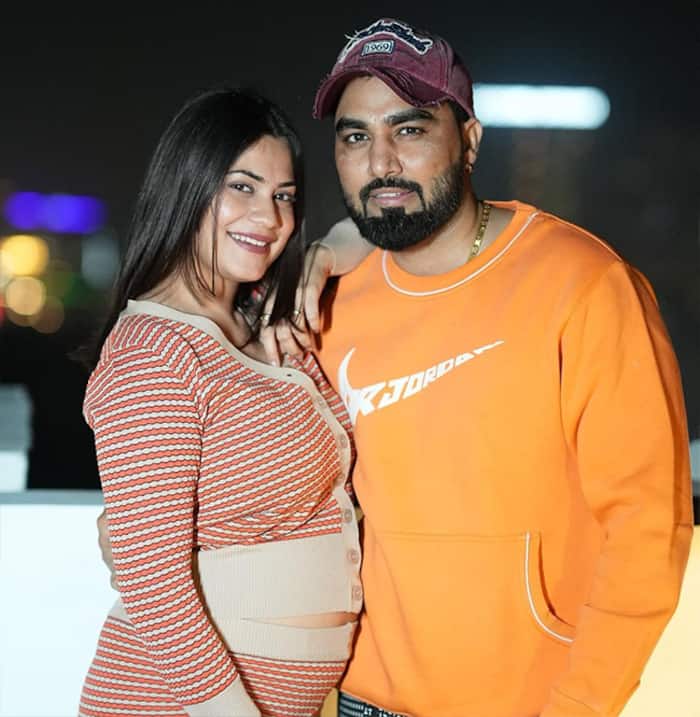 YouTuber Armaan Malik Cradles Wife's Baby Bump, Kisses Another's in ...