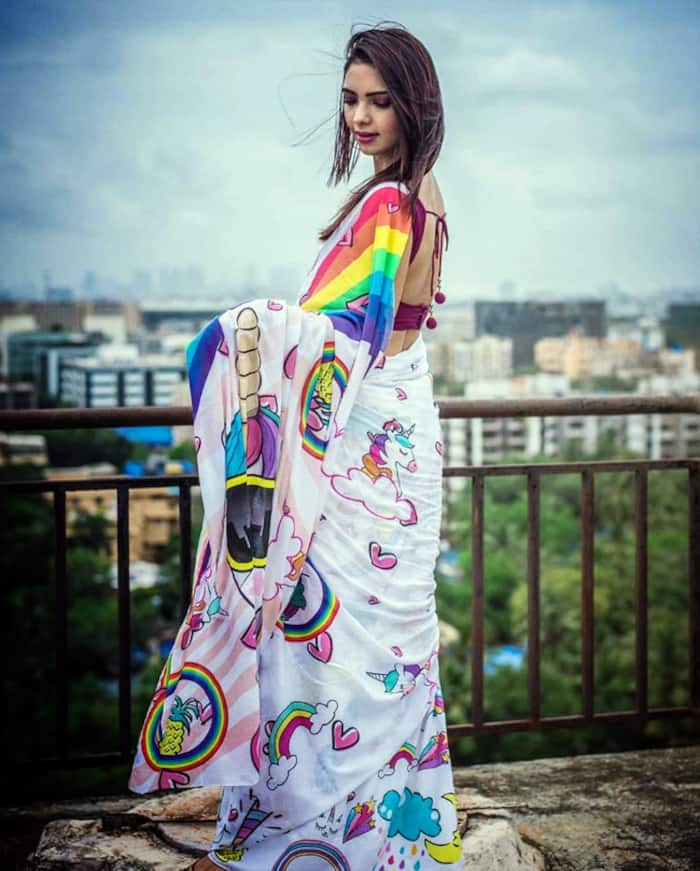 Pooja Banerjee looks killer as she flaunts her body in saree
