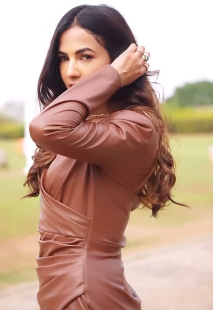 Sonal Chauhan's Bold Avatar in Chocolate Brown Mini Dress Will Leave ...