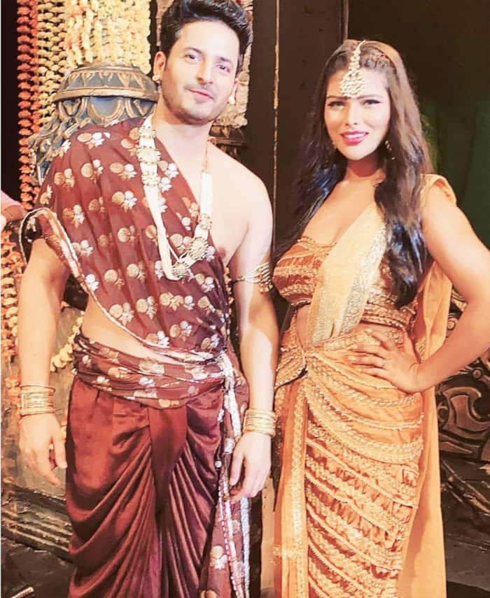 Naagin 5 Begins Tonight: Hina Khan as Naagin, Mohit Malhotra as Naag ...