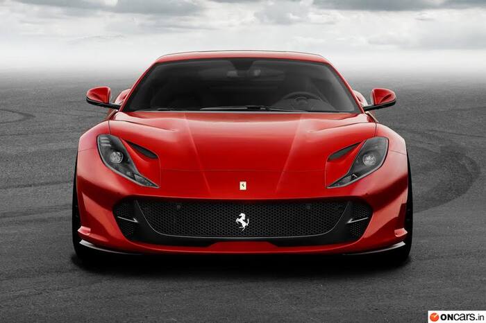 Ferrari 812 Superfast: Photo Gallery
