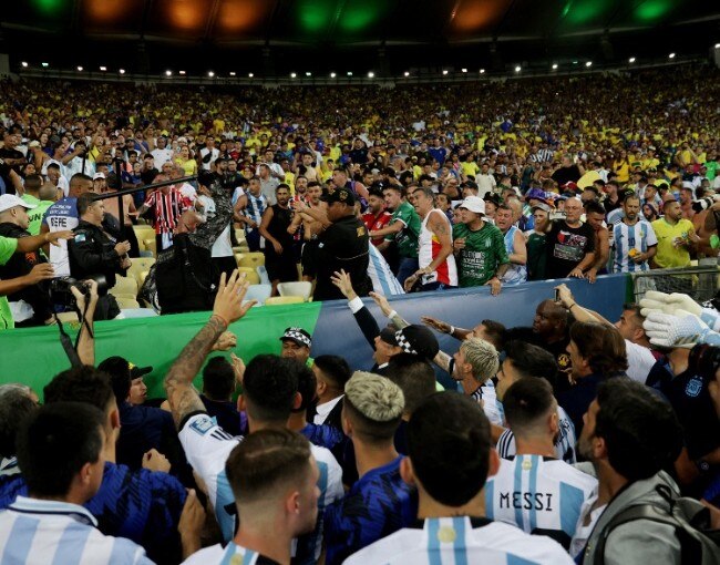 Fight between Brazilian police and Argentina fans at the Maracana