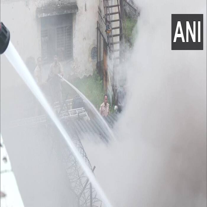 IN PICTURES: Massive Fire Engulfs Multi-Storey Noida Factory, 18 Fire ...