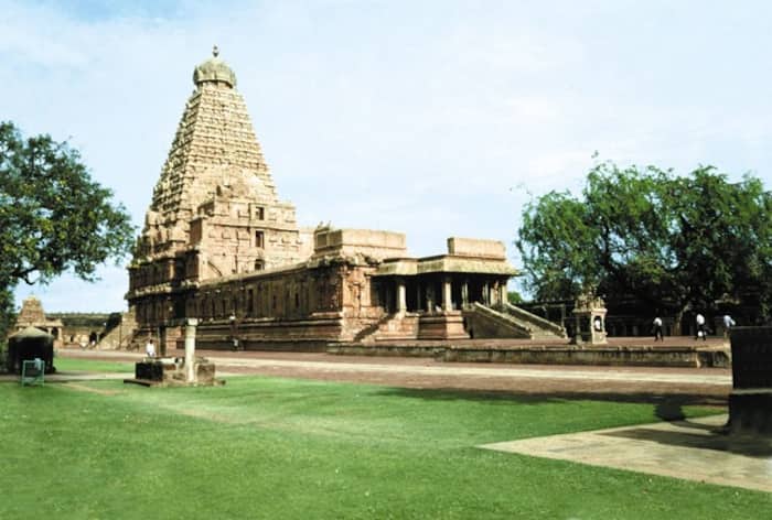 Mobile Phones Banned Inside Temple Premises in This State. Here's Why