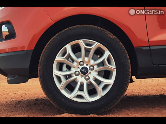 Ford EcoSport 1.0P Ecoboost Titanium MT Exterior