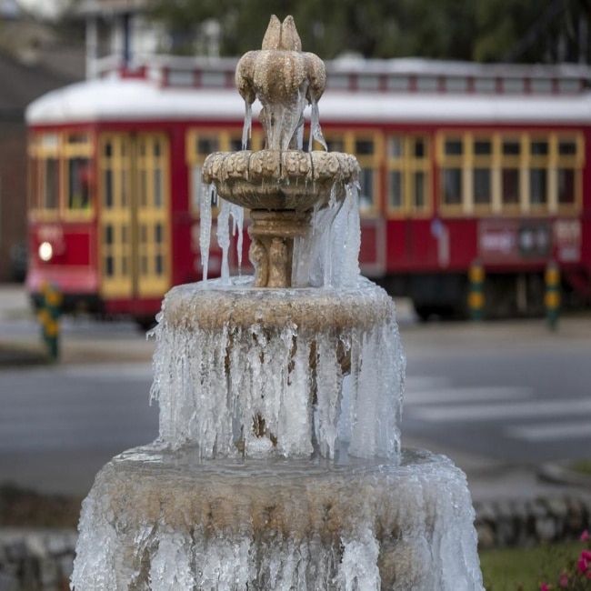 The Great Freeze: Frozen Lakes, Frozen People, Power Outage & Mayhem ...