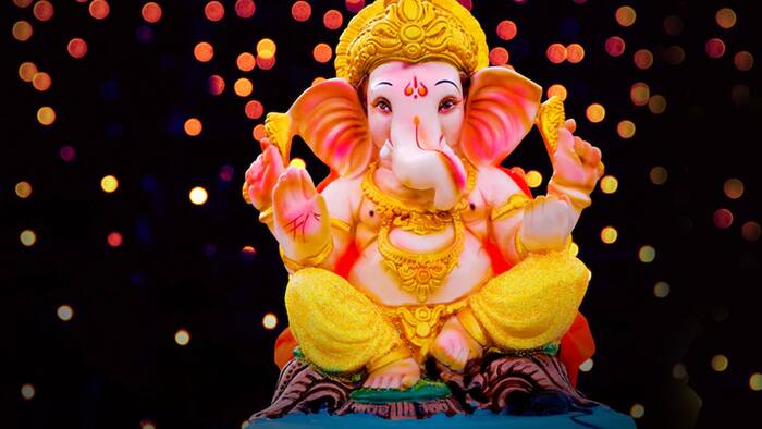 Ganpatti Bappa Morya! Devotees Welcome Lord Ganesha Home As Ganeshotsav ...