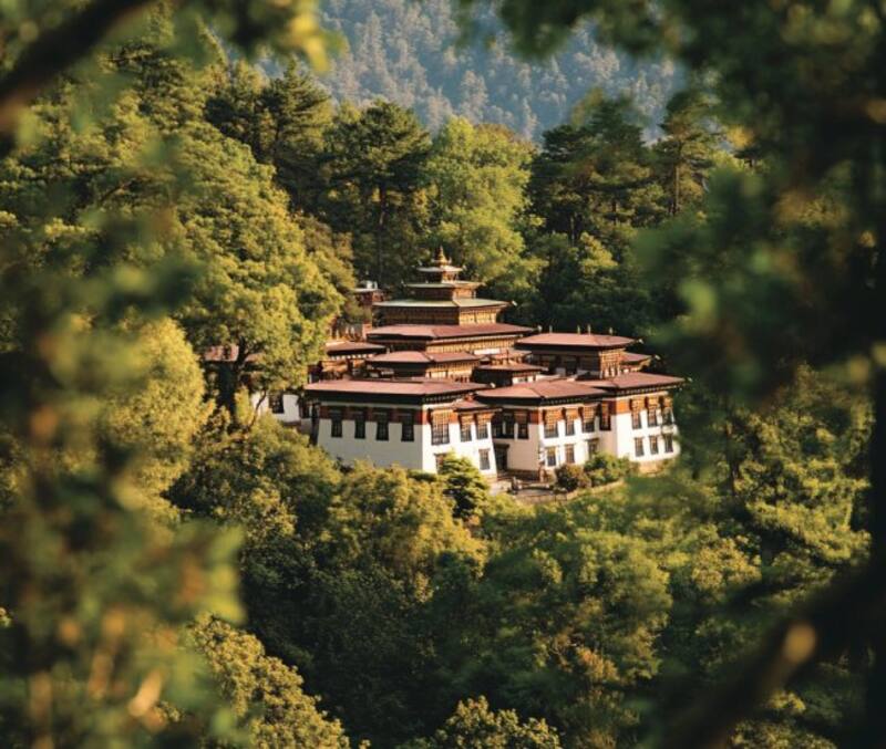 5 Captivating Photos That Showcase Bhutans Majestic Monasteries