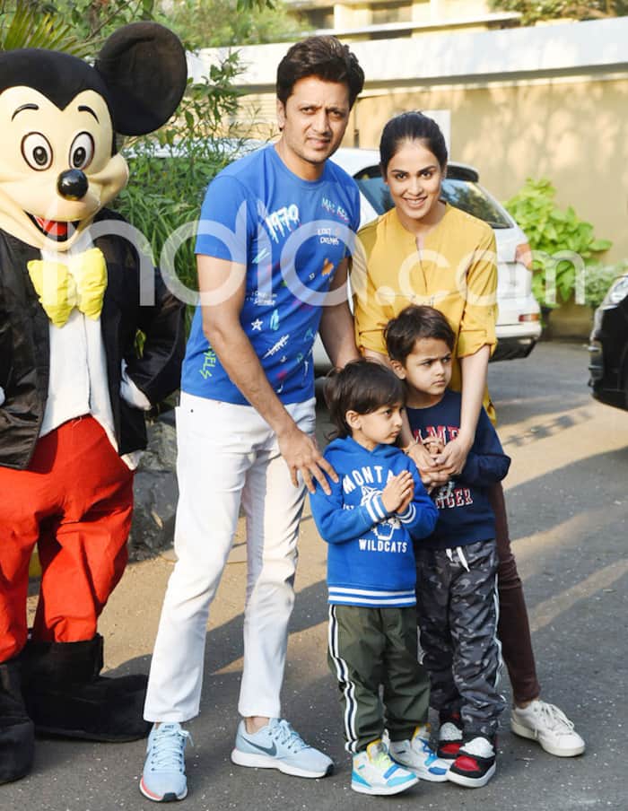 Genelia D'Souza And Riteish Deshmukh With Their Children