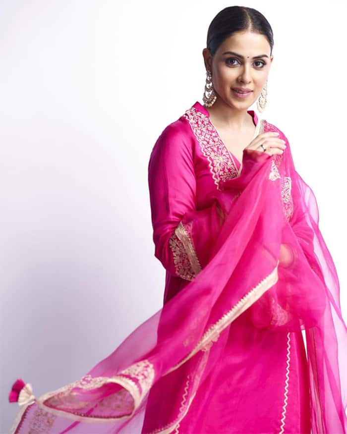 Genelia D'souza Looks Mesmerising in Latest Photos