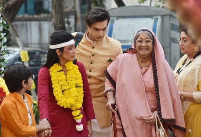 Goenka Family is Elated at Sirat's Entry In The House