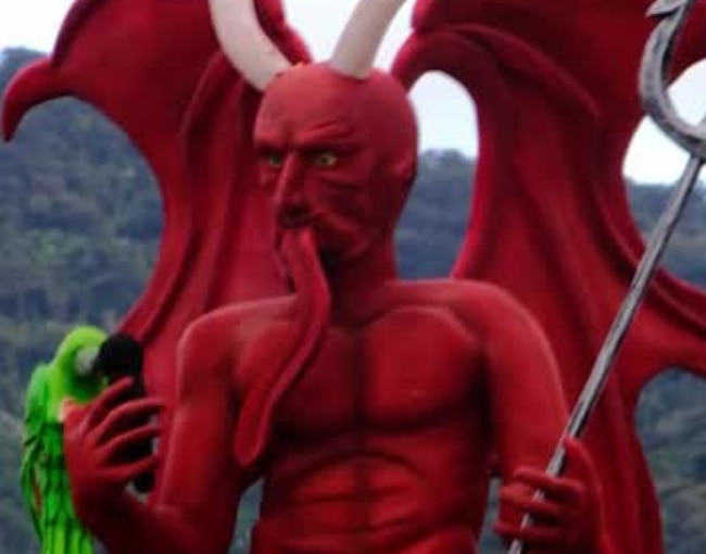 Guatemalans burn devils to ring in the Christmas season
